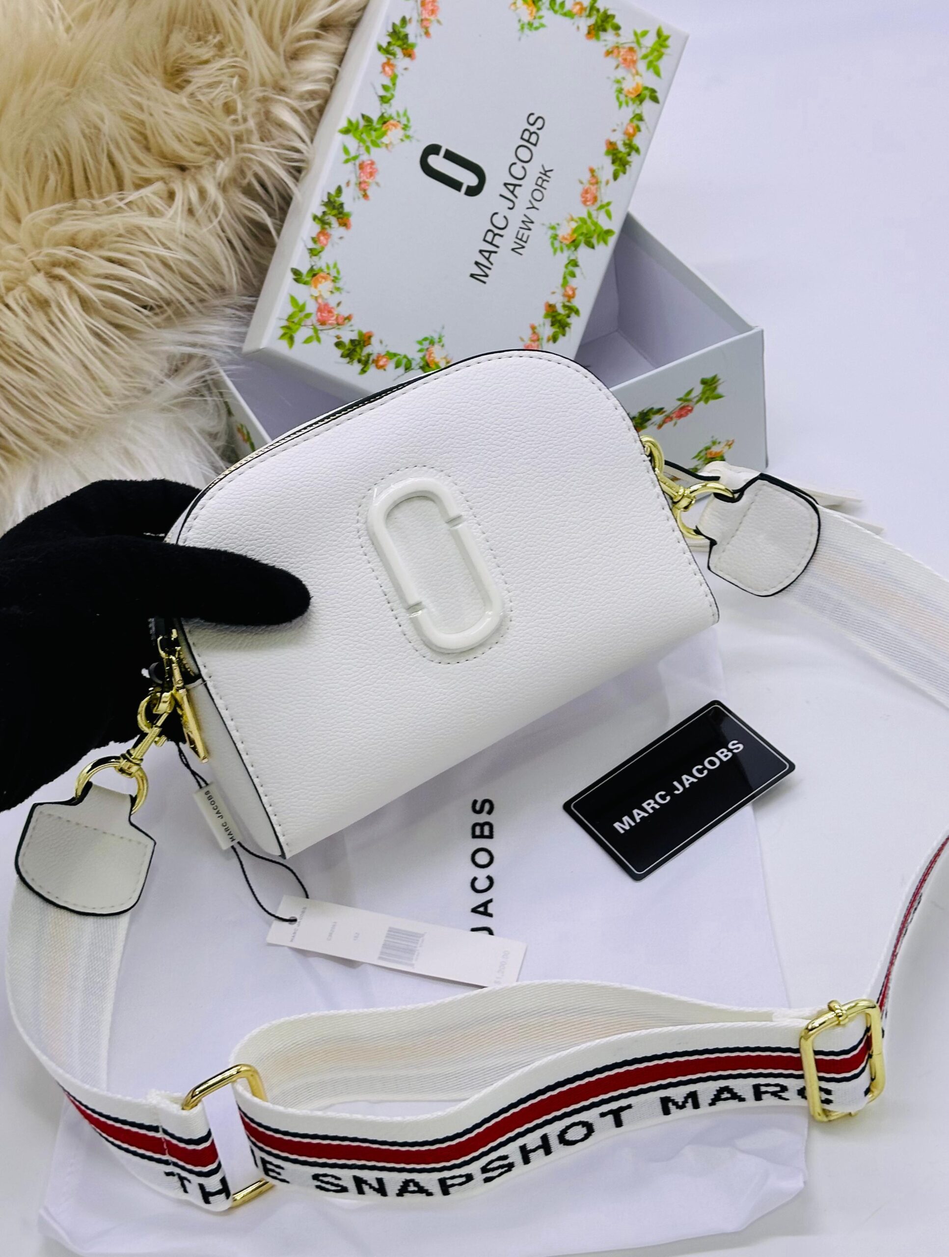 Marc Jacobs Shutter - brandstore19.com